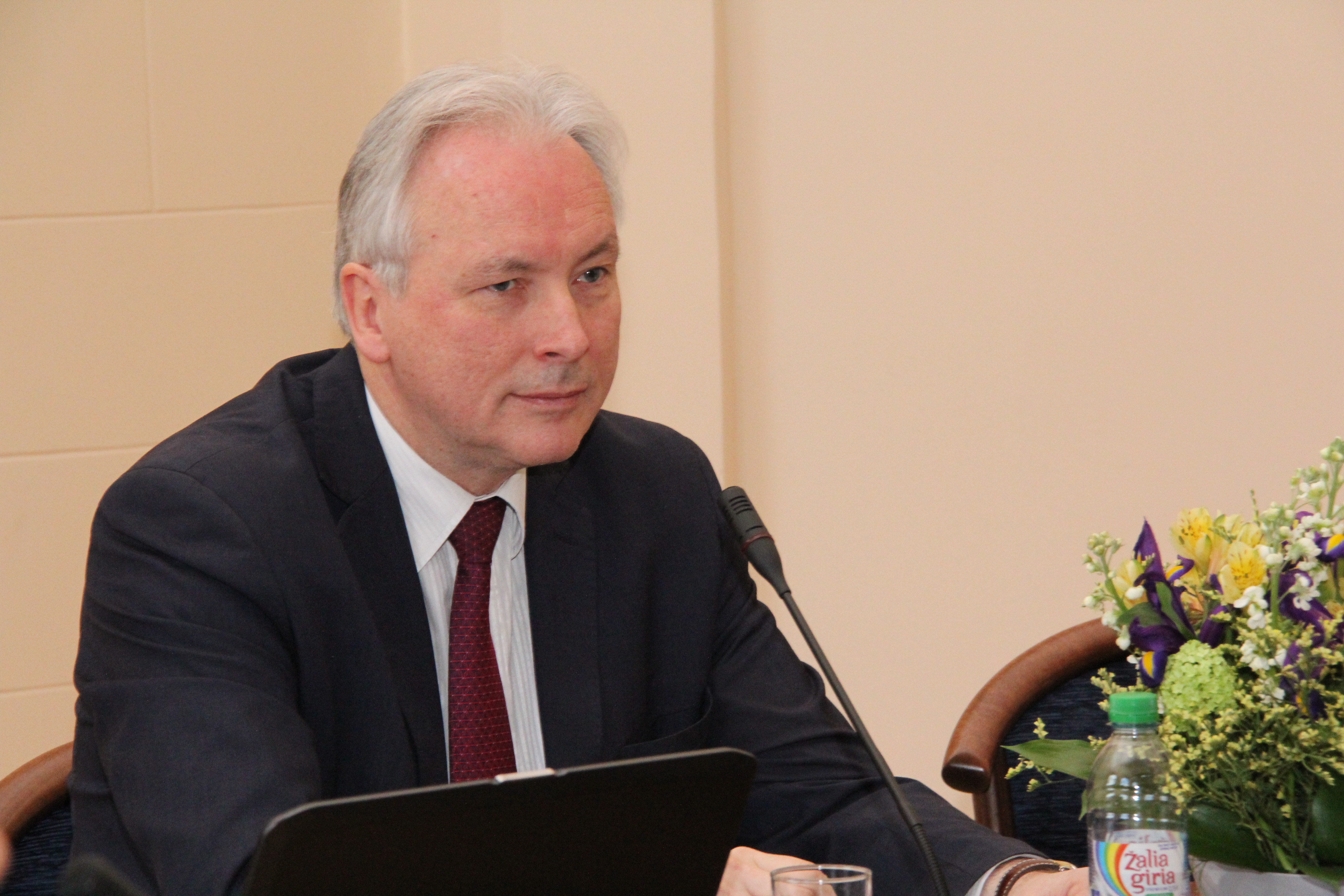 Prof. Arūnas Valiulis Speaks about Aid to Ukraine – Every Person Can ...